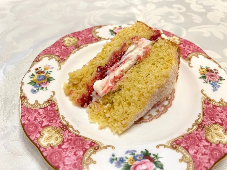 Victoria Sponge Tea Cake - Country at Heart Recipes